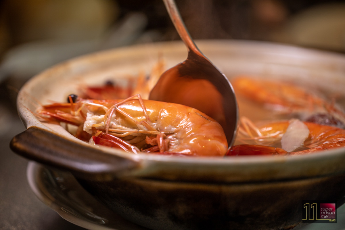 Seafood Paradise – Poached Live Tiger Prawn with Chinese Herb in ...