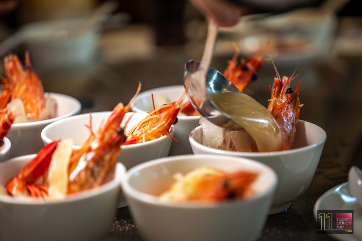 Seafood Paradise – Poached Live Tiger Prawn with Chinese Herb in ...
